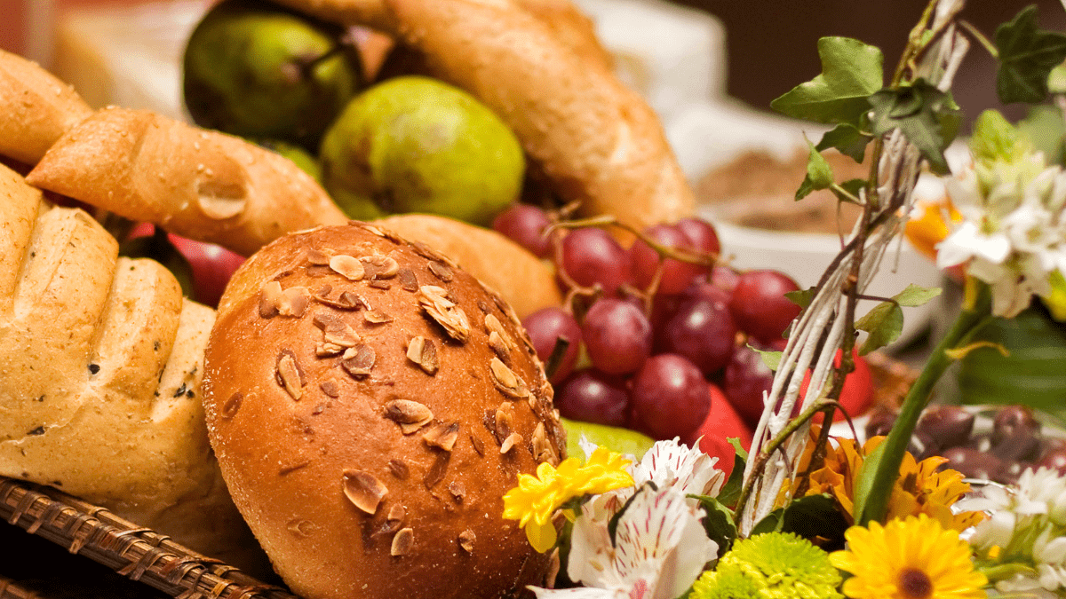 DAS BENSCHEN ÜBER BROT UND EINE LANGE NACHBERACHA ÜBER DIE FÜNF FRÜCHTE ...